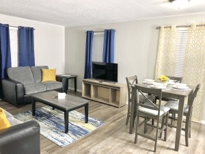 Maroon Manor Apartments – Make yourself at home at Maroon Manor Apartments!